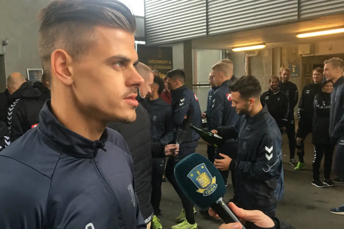 Kliment og Halimi på landsholdsvæggen