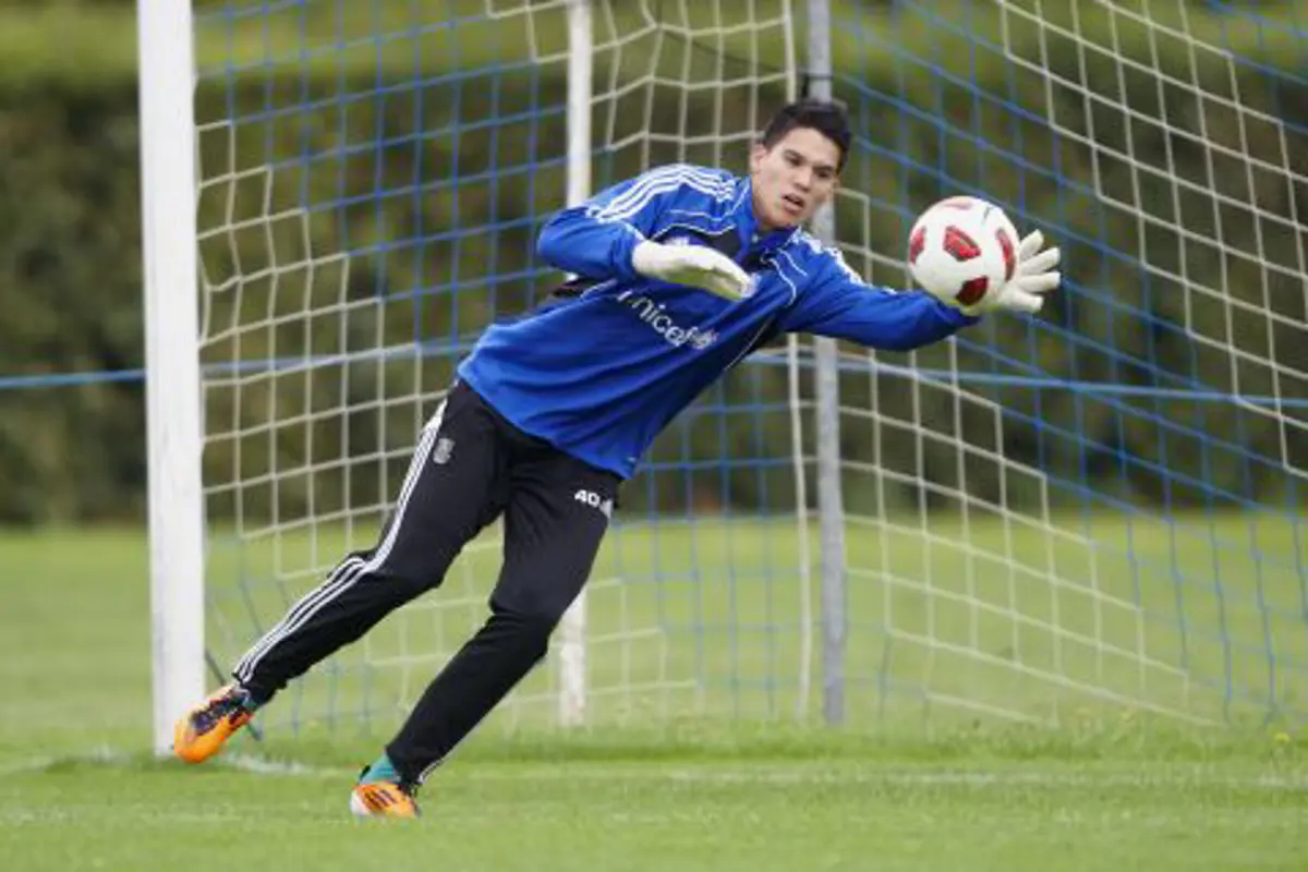 Brøndby IF forlænger med Michael Falkesgaard