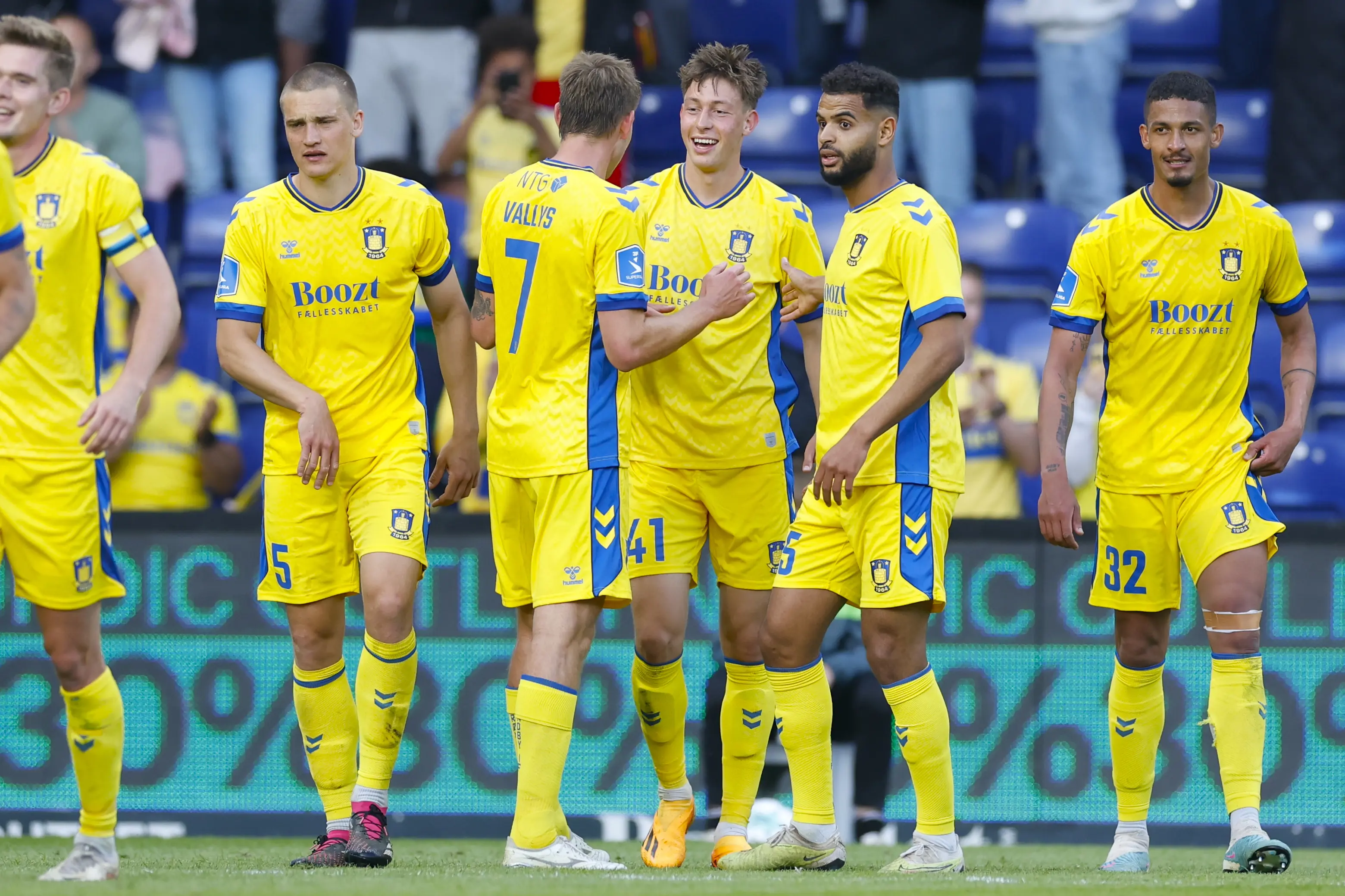 Storsejr Over FCN I S sonens Sidste Hjemmekamp Storsejr Over FCN I S sonens Sidste Hjemmekamp